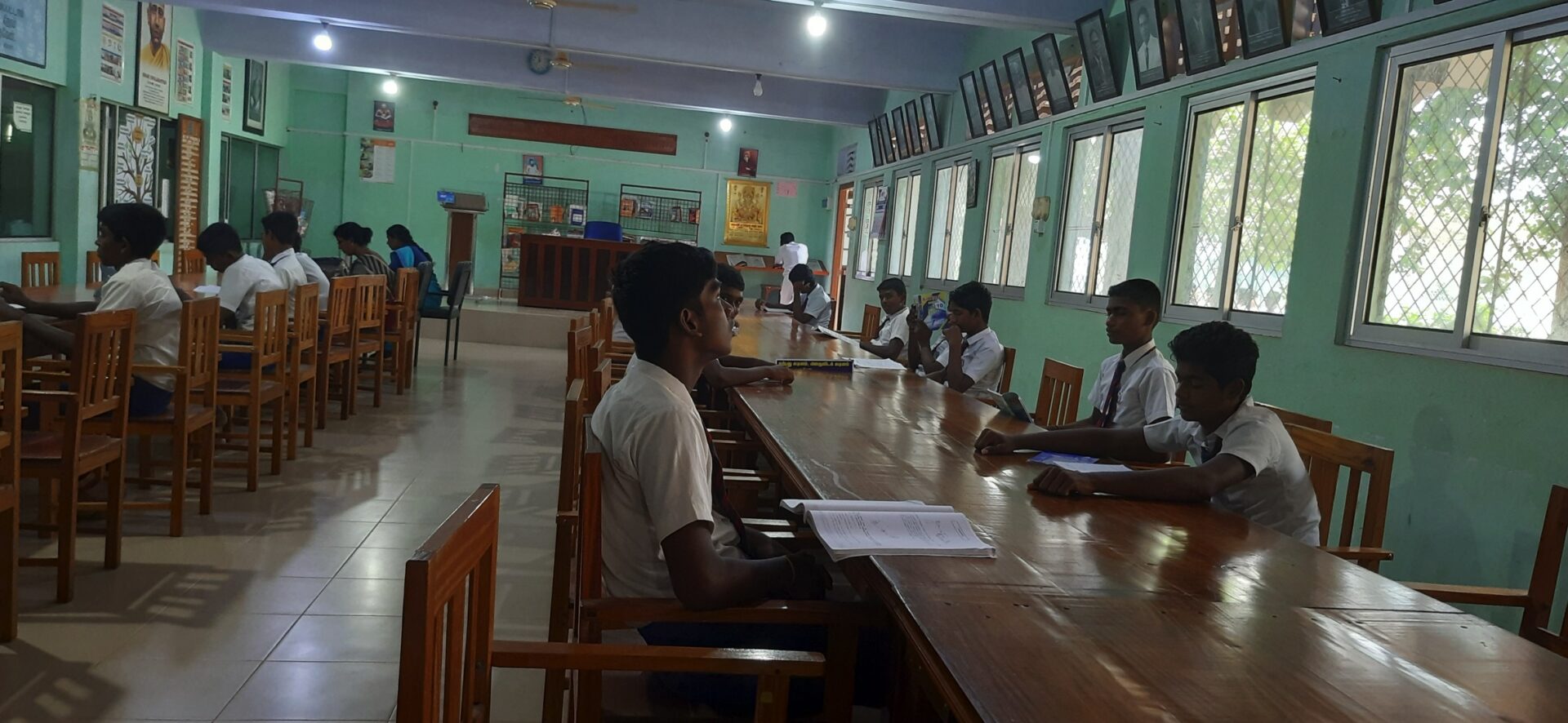 Manipay Hindu College Library